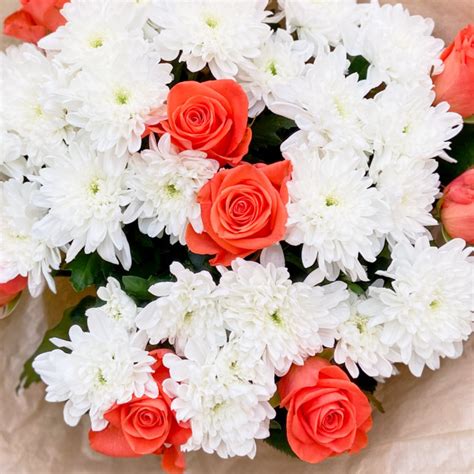 Хризантеми купити букет хризантем у Києві з доставкою додому Florina