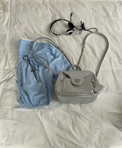 드 뎌 당일발송 실버추가 하트 참 키링 백팩 투웨이 러블리 유니크 오피스코디 데일리코디 스퀘어백 체인백 하트참장식