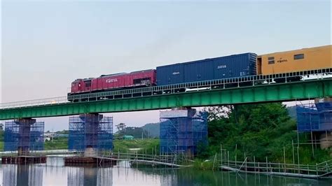 강물 위를 달리는 화물열차 Youtube