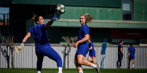 Alexia Putellas Torna A Entrenar Se Amb Les Seves Companyes