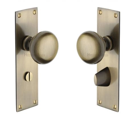 Enhance Elegance With Heritage Brass Balmoral Door Knobs