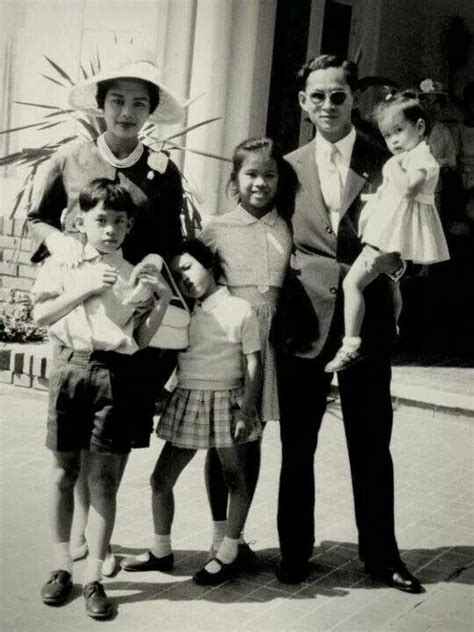 รวมภาพในหลวง ภูมิพล ภาพรัชกาลที่ 9 ภาพพระราชินี สมเด็จพระเทพ สมเด็จพระบรม ดาวน์โหลดฟรี ภาพในหลวง