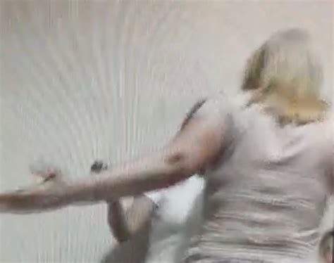 Video Mujer amenaza a jovencitas indigenas Se las cargará la v rojoportal com