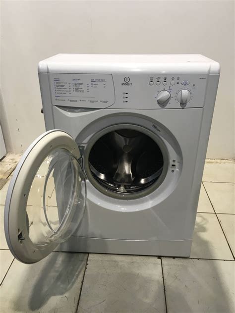 Б/у Стиральная машина Indesit WIUN102