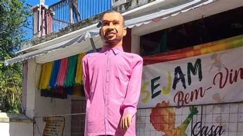 Gil Do Bbb21 é Homenageado Com Boneco De Olinda E Comemora
