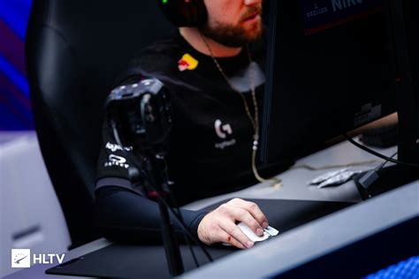 M0nesy ：this Is Nikos Blood Stained Mouse After The Match