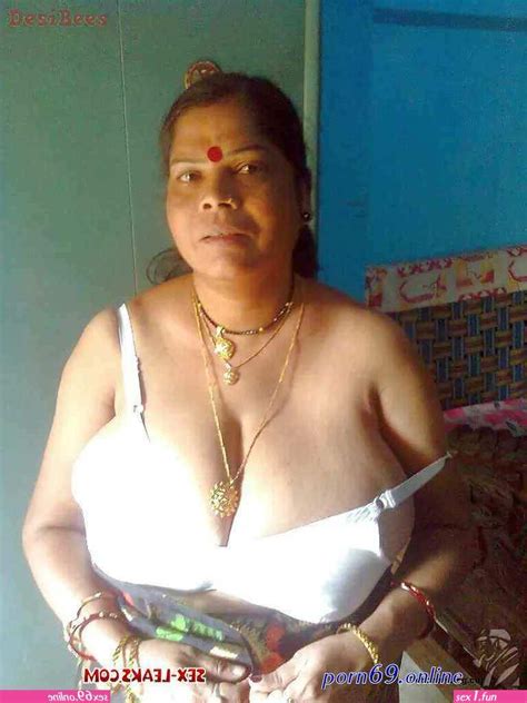 Tamil Aunty Facebook Hot And Sexy Photos Free Sex Photos And Porn Images At Sex Fun