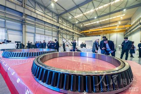 河南洛阳：世界首台25mw（兆瓦）级风电主轴轴承及齿轮箱轴承成功下线 人民图片网