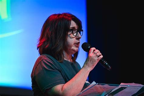 Talentcymru Comedicymraeg Llinos Jones