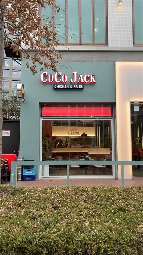 W Korea 광고 코치와 마뗑킴 그리고 캣츠아이의 글로벌한 만남 뉴욕 익스프레시브 럭셔리 브랜드 코치coach가 국내 대표 디자이너 브랜드 마뗑킴matin