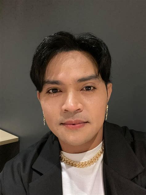 ខេមរៈ សិរីមន្ត ជួបបុរសសង្ហា ធ្លាប់សាក់រូប ខេមរៈ ស្រីពៅ រំភើបខ្លាំង Khmerload Cambodia Latest