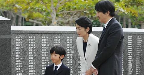 계승서열 3위 일왕 손자 전몰자묘 참배