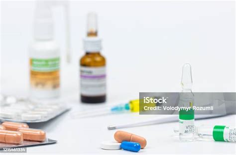 의학 물집 캡슐 정제 주사 주사기 및 바늘 다양한 약물의 클로즈업 개념에 대한 스톡 사진 및 기타 이미지 개념 건강관리와 의술 건강한 생활방식 Istock