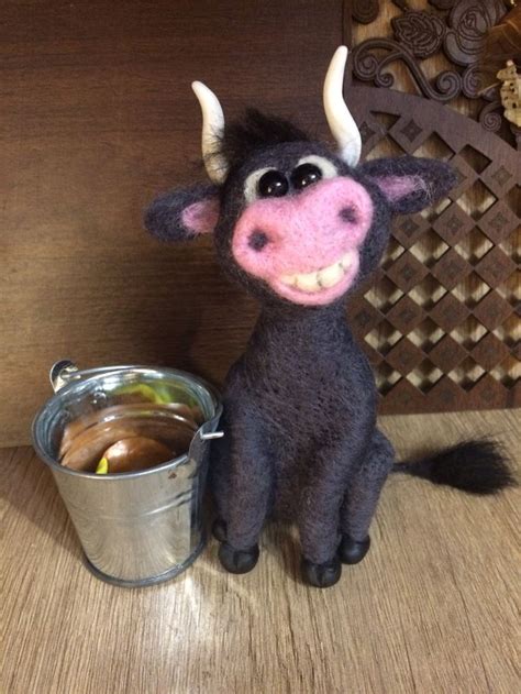 Игрушка из валяной шерсти бычок Смешные коровы Коровы Валяние