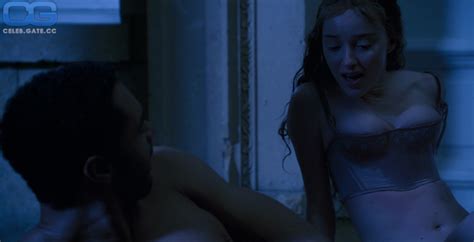 Phoebe Dynevor Nude Pictures Onlyfans Leaks Playbabe Photos Sex Scene Uncensored