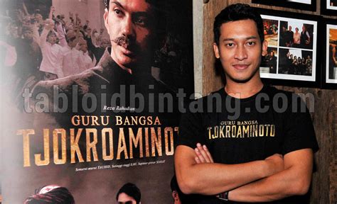 Senyum Ganteng Ade Firman Hakim