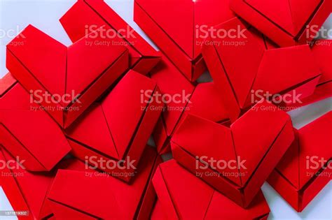 빨간 종이 심장 발렌타인 데이 흰색 배경에 빨간 종이 접기 심장 흰색 배경에 고립 된 빨간 종이 마음 흰색에 고립 된 빨간 종이 마음 0명에 대한 스톡 사진 및 기타 이미지