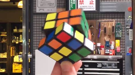 ルービックキューブが勝手に動いて自分で色をそろえてくれる全自動ルービックキューブのすさまじいムービーが公開中 GIGAZINE