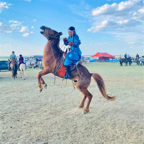 Хөдөний бор охин