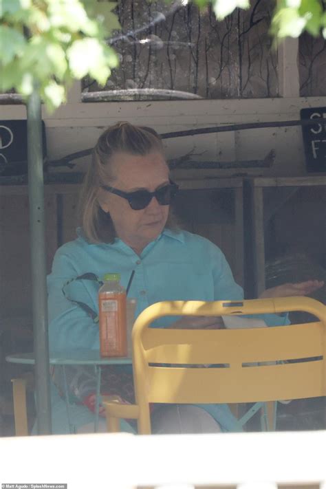 Exhausted Looking Hillary Clinton Steps Out In The Hamptons Daily Mail Online