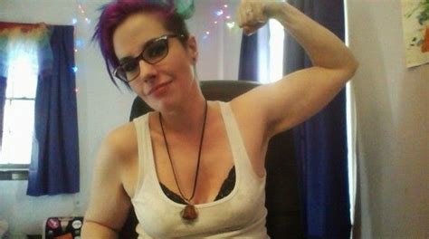 Sex blogger μόνη ψάχνει δημόσια οργασμό