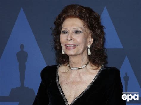 89 летняя Софи Лорен после падения в своем доме сломала бедренную кость