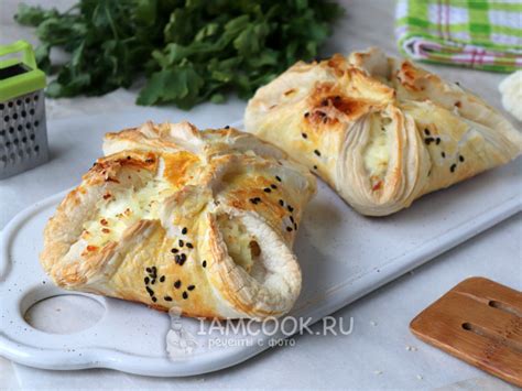 Хачапури из слоеного теста с адыгейским сыром — рецепт с фото пошагово