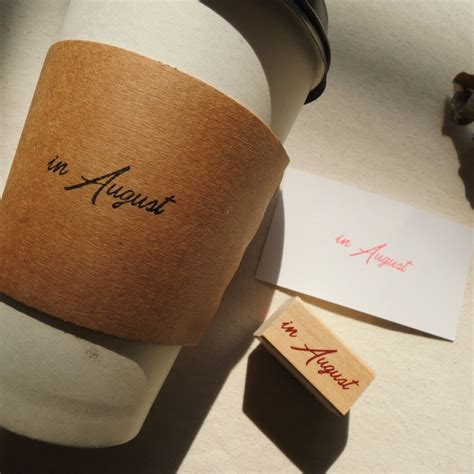 필기체 스타일의 로고스탬프 디자인 크라프트 커피홀더 미니사이즈 홀더스탬프 우드 나무도장 로고스탬프 필기체 손글씨 캘리그라피스타일 영문상호도장 빵포장도장 쇼핑백도장 어나더