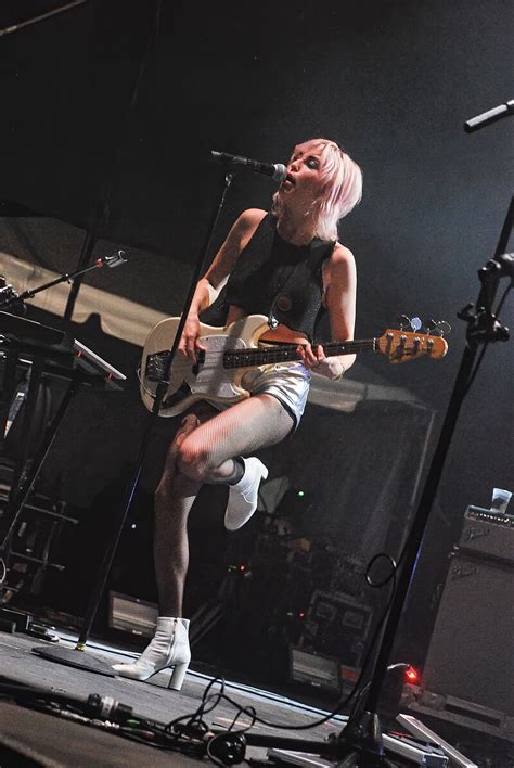 Filesarah Barthel Performing With Phantogram Wikipedia