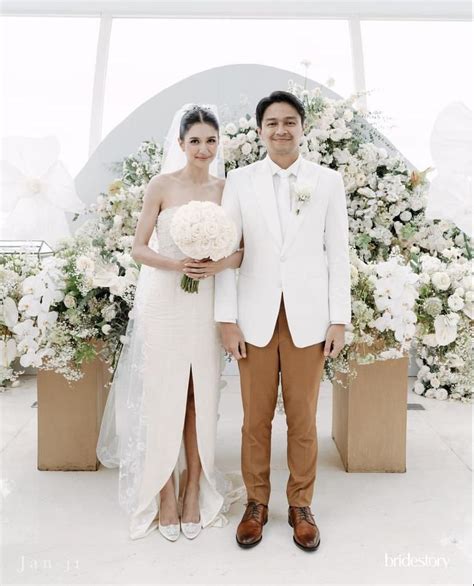 Beda Agama 7 Potret Bahagia Pernikahan Mikha Tambayong And Deva Mahenra