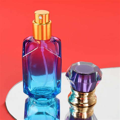 Wholesale 6 Colors Atomizer Spray Bottle 30ml Screw Pump Luxury