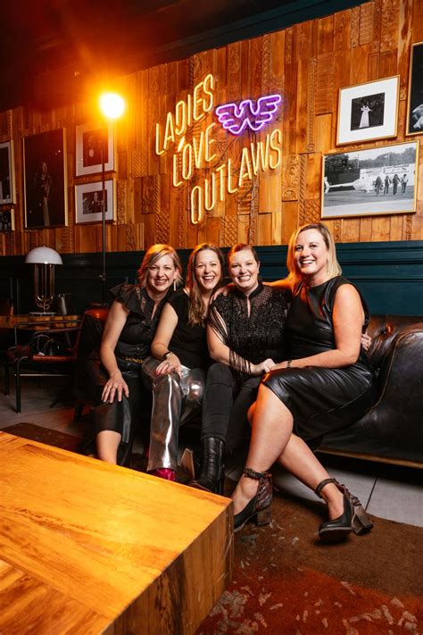 Womensupportingwomen Femaleentrepreneurs Womenentrepreneurs Laura Click 17 Comments