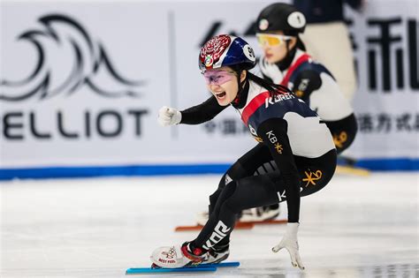 한국의 쇼트트랙 강국 세계선수권 대회에서 최민정이 유일한 금메달 획득3회 연속 동계올림픽 출전 확정 와이즈 스포츠 뉴스 와이즈티비 실시간 스포츠 중계 무료