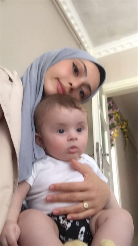 Pin By Nour On Bb Cute Poses For Pictures Cute Modest Outfits Cute Poses