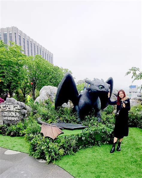 뷰티💋패션🩰푸드 👑 쿨걸그램 광고 드래곤길들이기🐉 기다리던 가 드디어 개봉한단소식 서울스프링페스타 드래곤길들이기 부스에서 투슬리스 랑 함께 사진도 찍고 꺅💕 🌸