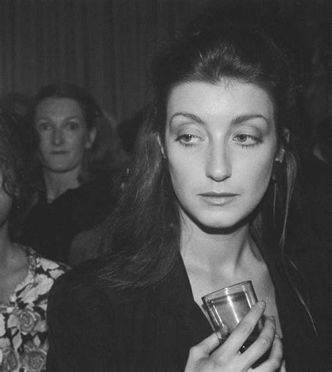 Pin Op Pascale Ogier