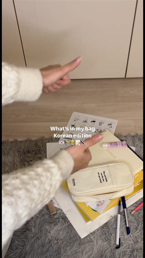 Aleeha Ahmad 가방이 안에 뭐가 있어요 Whats In My Bag Hehe Korean Edition Made This As An Assignment