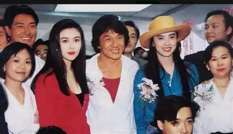 当年庆功宴是邓光荣指着成龙的鼻子，大声骂：小子，我忍你很久了 哔哩哔哩