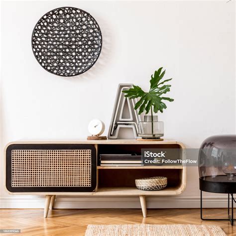 세련된 가구와 우아한 액세서리와 좋은 스칸디나비아 아파트에서 거실의 인테리어 디자인 현대적인 홈 장식 템플렛 거실에 대한 스톡 사진 및 기타 이미지 Istock