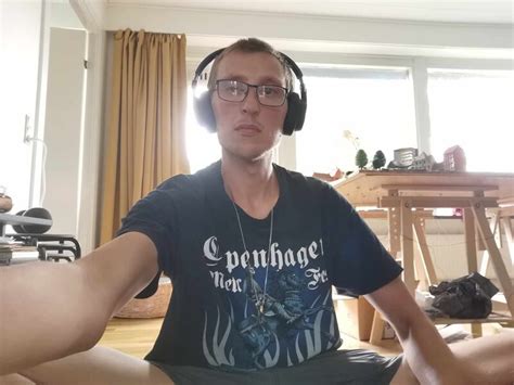 viktor from on linkedin do i need to scream here i am sitting cross