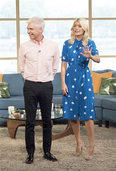 Holly Willoughbys Feet Toes And Soles HD Pictures Barefoot