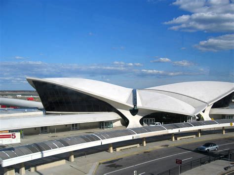 Eero Saarinen Famous Architects