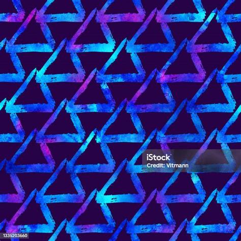 원활한 패턴 브러시 삼각형 보라색 배경에 파란색 손으로 그린 그레인지 텍스처 잉크 기하학적 요소입니다 패션 모던 스타일 끝없는 판타지 격자 무늬 패브릭 프린트 수채화 0명에