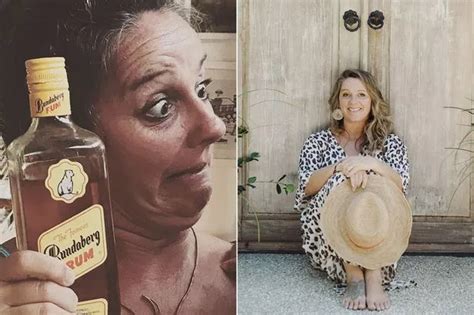 Real Life Rapunzel Inundated With Flirty Messages After Combing Out 5ft