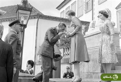 عکس تونل زمان؛ دستبوسی محمدرضا پهلوی از ملکه دانمارک در سال ۱۳۳۸