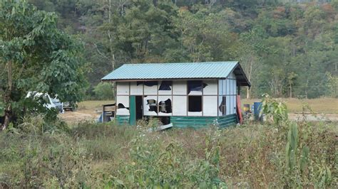 Dvb စစ်ကောင်စီ လေကြောင်းတိုက်ခိုက်မှုကြောင့် Cnf ဌာနချုပ်က အိမ်ရာများပျက်စီး ဓာတ်ပုံ