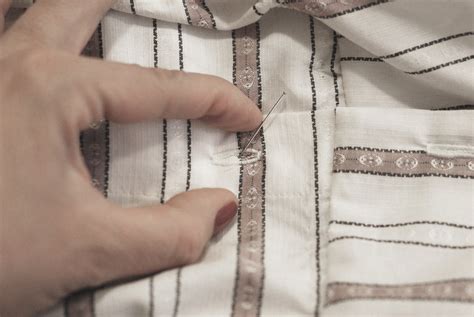 Sew In A Button How To Do Fashion