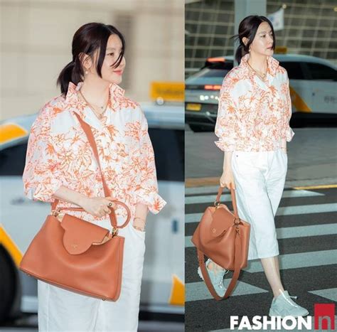 패션엔 패션엔 포토 이영애 휴양지 느낌 물씬 우아한 트로피컬 리조트 섬머룩 파리 출국