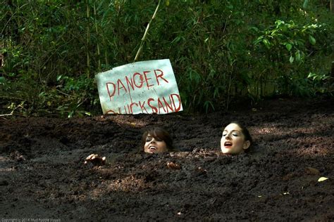 Annabelle and Sarah Michelle, Sinking About You, side by side. : r/quicksand