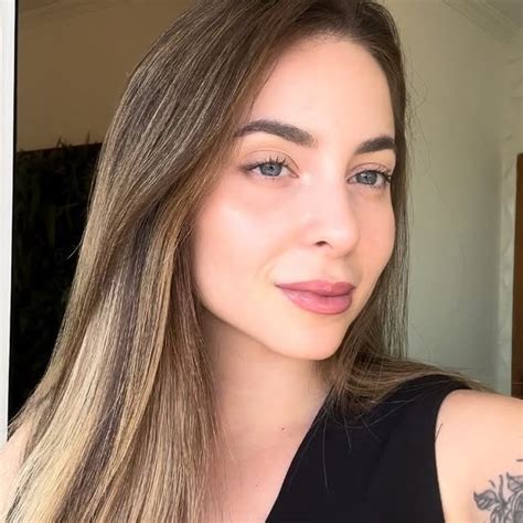 Bella Vieira Bellavieirs Threads Say More